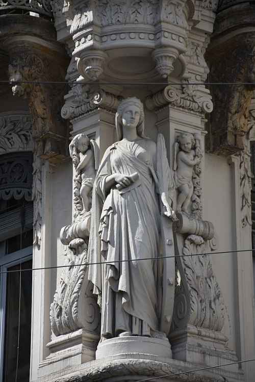 Self-guided tour - The statue of Saint Catherine